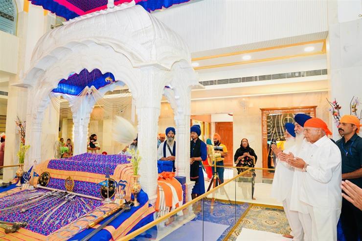 Punjab Governor Pays Obeisance at Gurudwara Paonta Sahib
